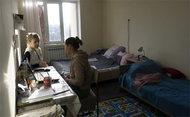 Ukraine Refugees Cope With 'Survivor Syndrome' Guilt Of Fleeing War ...