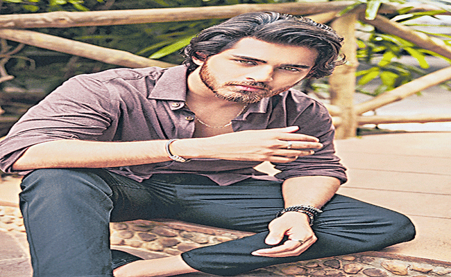 రోషన్‌ చేతిలో రెండు పాన్‌ ఇండియా చిత్రాలు | Roshan Meka is two pan ...