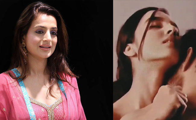 Gadar 2 Actress Simrat Kaur Leaked Intimate Photos Viral, Ameesha Patel Defends Her - Sakshi