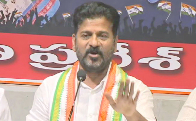 TPCC Revanth Reddy Sensational Comments On CM KCR, Harish Rao And KTR - Sakshi