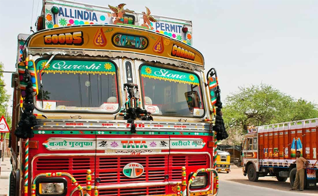 Man Died By Jumping Under The Lorry, Unable To Bear The Death Of His ...