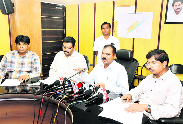 వీఎంఆర్డీఏ ప్రాజెక్ట్‌లు.. పరుగులు | - | Sakshi
