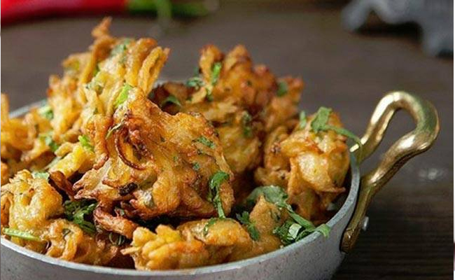 How To Make Layered Crispy Onion Pakoda And Bajji in Telugu - Sakshi