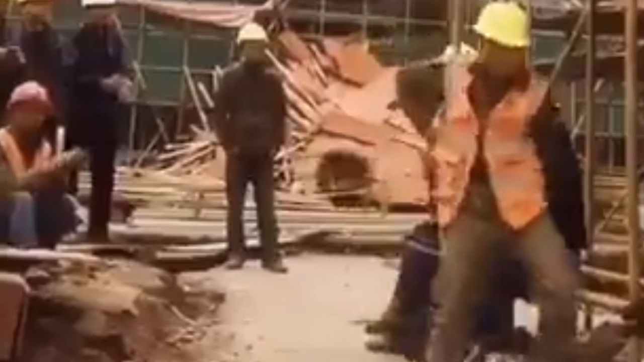 ఇదిరా డాన్స్ అంటే | Man Excellent Dancing Steps Video Goes Viral | Sakshi