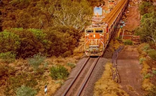 Worlds Longest Train Is Australia Bhp Iron Ore Goods Train With 682 ...