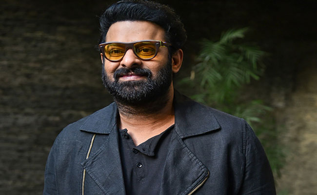 Prabhas To Undergo Knee Surgery In New York - Sakshi