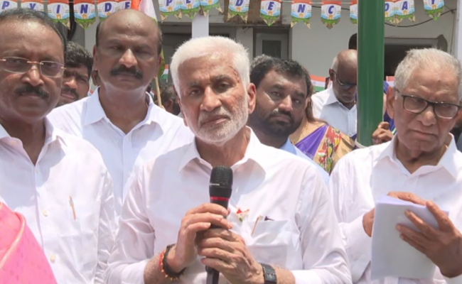 Independence Day Celebrations at YSRCP Central Office Tadepalli - Sakshi