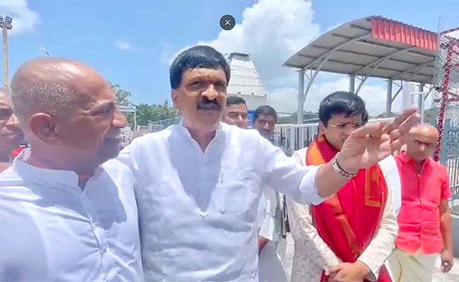 BRS MLA Mynampally Hanumanth Rao Warns Minister Harish Rao - Sakshi