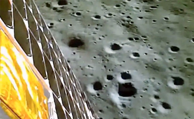 ఇప్పటివరకు ఎవ్వరూ చూడని చంద్రుని ఉపరితలం.. | Lander Imager Camera ...