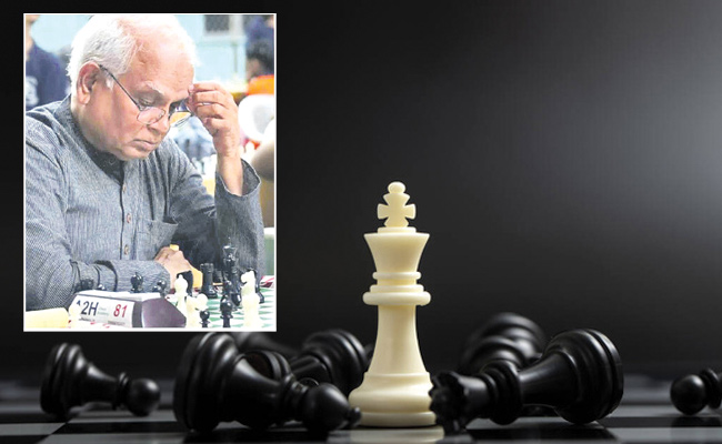 చెస్‌ ఆడుతూ సీనియర్‌ క్రీడాకారుడి మృతి | Senior chess player dies while ...