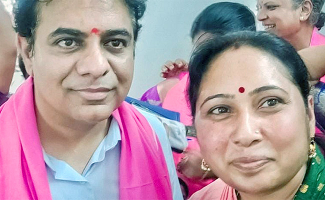 భంగపడ్డ మహిళా నేత ‘రాఖీ’ అస్త్రం.. వర్క్‌వుట్‌ అవుతుందా? | Palakurthi ...