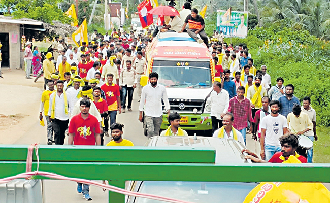 ఆర్భాటం ఫుల్‌.. జనం మాత్రం నిల్‌ | Lokeshs padayatra fails to draw ...