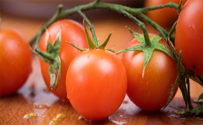 World's Most Expensive Tomato Seeds Sold At Rs 3 Crore Per Kg - Sakshi