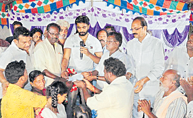 వడ్డెర కుటుంబానికి సీఎం అండ | CM support to the Vaddera family | Sakshi