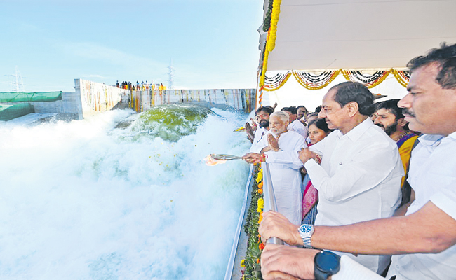 ఆగమైతే గోసపడతాం! | CM KCR At inauguration ceremony of Palamuru-Ranga ...