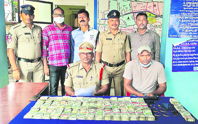 చీరాల కేంద్రంగా మళ్లీ గోల్డ్‌ మాఫియా | - | Sakshi
