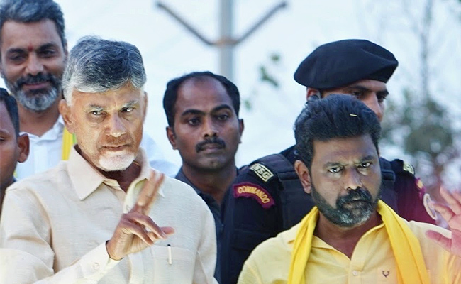 లోకేష్‌ సన్నిహితుడు గుణ్ణం చంద్రమౌళి ఇంట్లో ఐటీ సోదాలు | IT Searches At ...
