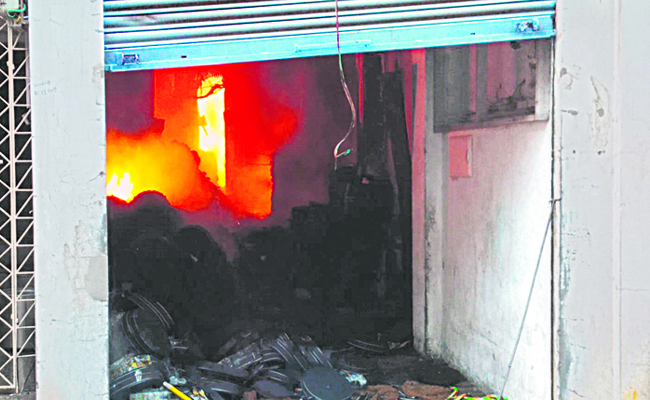 15 గంటలుగా మండుతూనే... | Huge fire in Ongole | Sakshi