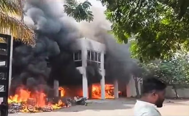 మరాఠా రిజర్వేషన్ల పోరాటం.. ఎన్సీపీ ఎమ్మెల్యే ఇంటికి నిప్పు ...