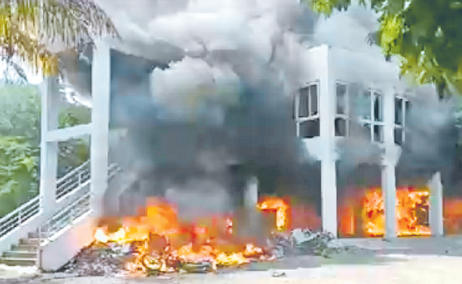 Maratha reservation: మరాఠాల ఆందోళన హింసాత్మకం | Maratha reservation ...