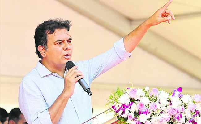 మళ్లీ వచ్చేది ఇచ్చేదీ కేసీఆరే | KTR on a visit to Greater Warangal | Sakshi