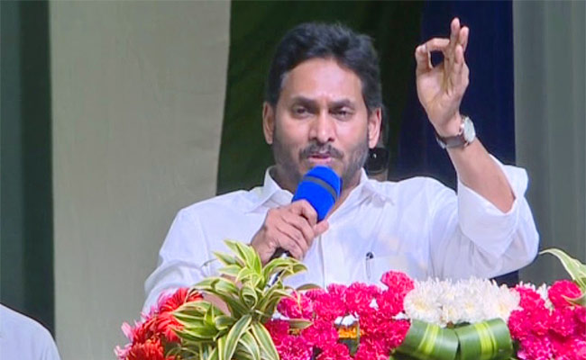 చంద్రబాబు అన్ని వర్గాలను మోసం చేశారు: సీఎం జగన్‌ | CM YS Jagan Slams Chandrababu Naidu And Pawan ...