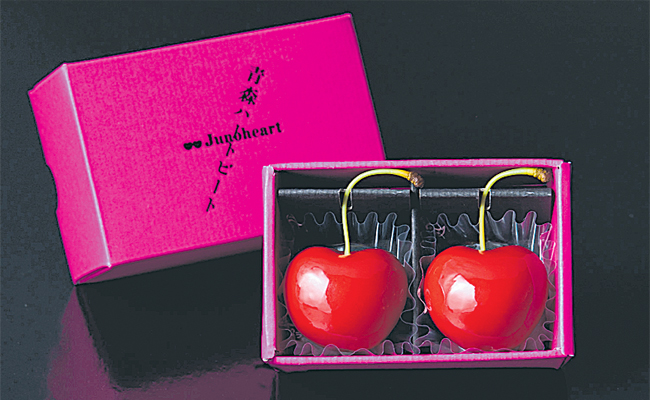 ఈ చెర్రీలు ఒక్కోక్కటే ఏకంగా..రూ. 25 వేలు! | Japan Cherries Are Most ...