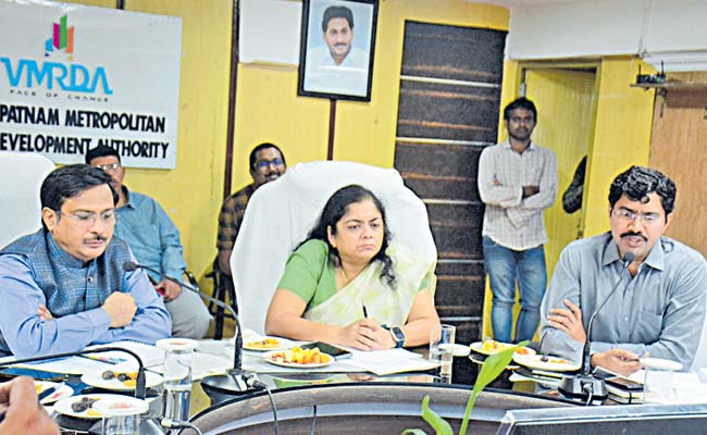 విశాఖకు ఉజ్వల భవిష్యత్‌ | Visakha has a bright future | Sakshi