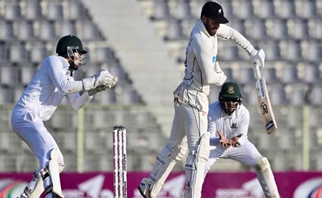 బంగ్లాదేశ్‌తో తొలి టెస్టు.. ఓటమి అంచుల్లో న్యూజిలాండ్‌ | Bangladesh ...