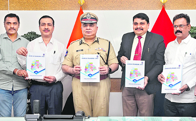 48.47% పెరిగిన సైబర్‌ నేరాలు | DGP Ravi Gupta Released Telangana State ...