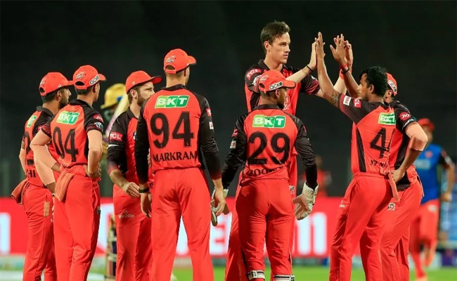 సన్‌రైజర్స్‌ హైదరాబాద్‌ సంచలన నిర్ణయం.. !? | Pat Cummins As New Captain ...