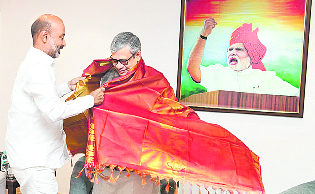 ఇకపై వారానికి 4 రోజులు కరీంనగర్‌–తిరుపతి రైలు | Bandi Sanjay Met ...