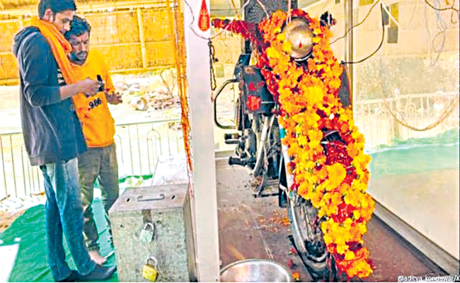 Om Singh Rathore: బుల్లెట్‌ బాబా టెంపుల్‌ | Om Singh Rathore: True ...