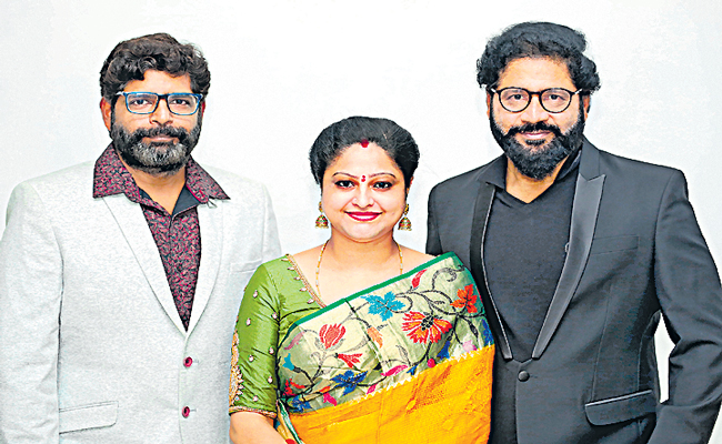 ఎమోషనల్‌ రాఘవ రెడ్డి | Raghava Reddy Movie Press Meet | Sakshi