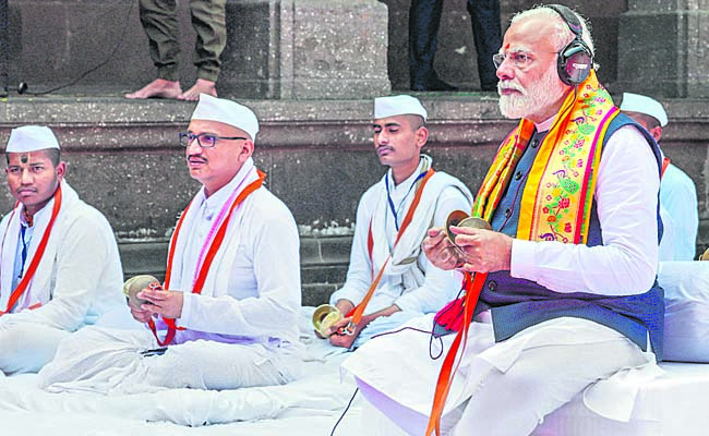 వారసత్వ రాజకీయాలకు ముగింపు పలకాలి | We have to set new challenges for ...