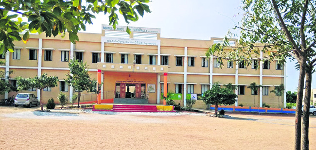 మోడల్‌ స్కూల్‌ పిలుస్తోంది.. | - | Sakshi