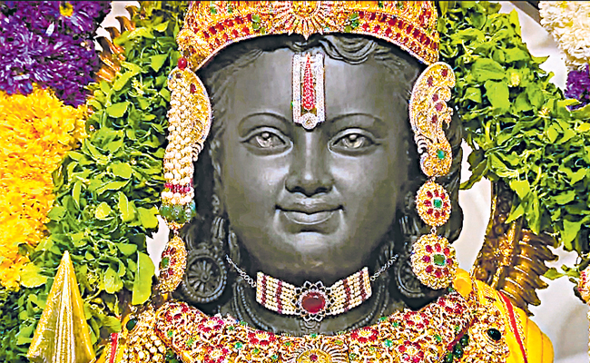 ఆ దివ్య దరహాసం వెనుక.. | Statue of Ayodhya Bala Rama By Arun Yogiraj ...