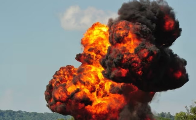బాణసంచా ఫ్యాక్టరీలో పేలుడు.. ముగ్గురు మృతి! | 3 People Died In Major ...