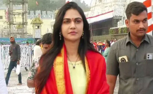 తిరుమల శ్రీవారి సేవలో స్నేహా రెడ్డి.. సోషల్ మీడియాలో వైరల్! | Icon Star ...