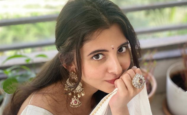 హీరోయిన్‌గా మరో ఛాన్స్‌ కొట్టేసిన సీరియల్‌ నటి | Preethi Asrani To Act ...