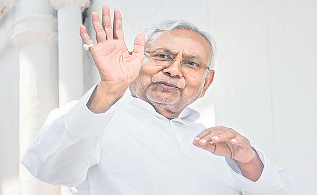‘హీ నితీష్డ్‌ మీ’ | He Nitished Me to U-Turn King: Nitish Kumar breaks ...
