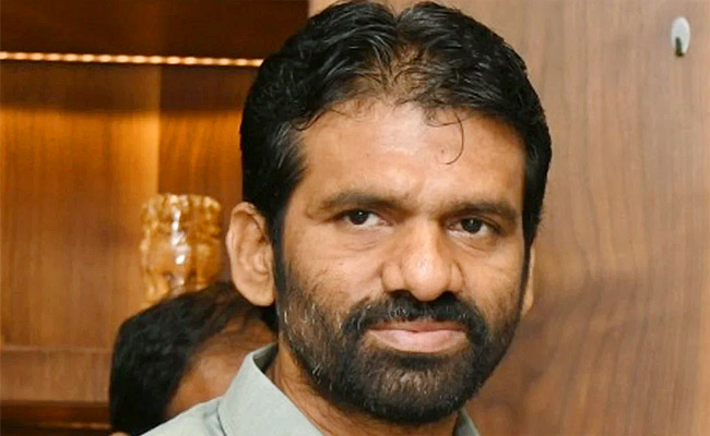 AP: ఎమ్మెల్సీ పర్వతరెడ్డికి తీవ్ర గాయాలు.. లారీని ఢీకొట్టిన కారు | MLC ...