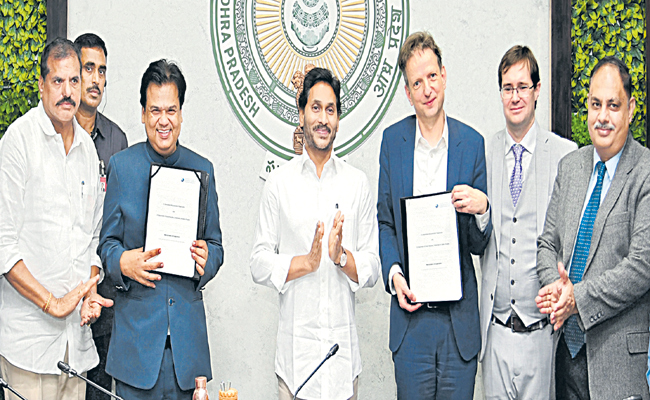 ప్రభుత్వ బడుల్లో ‘ఐబీ’ విద్య అమలుకు ఒప్పందం | CM YS Jagan signed MoU ...