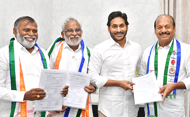 RS Election: YSRCP అభ్యర్థుల నామినేషన్ల దాఖలు | CM Jagan Gives B Forms To YSRCP Rajya Sabha ...