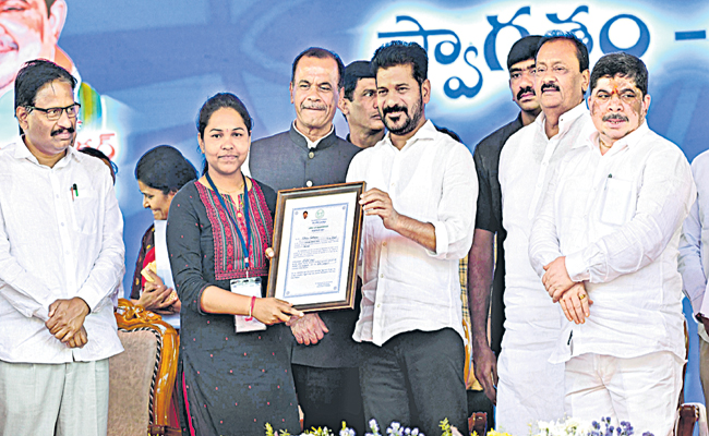 ఉరితాళ్లు కట్టుకుని వేలాడినా.. ప్రజలు సానుభూతి చూపరు | CM Revanth Reddy ...