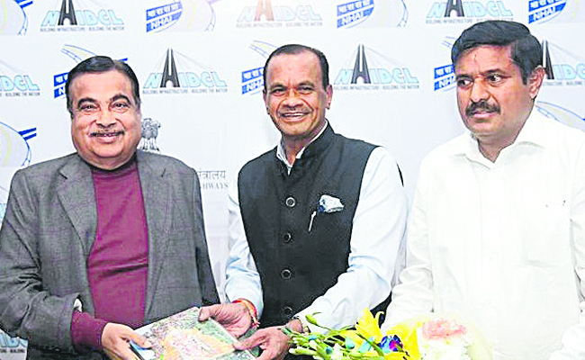 15 రోడ్లు అప్‌గ్రేడ్‌ చేయండి | Minister Komatireddy Venkat Reddy Meets ...