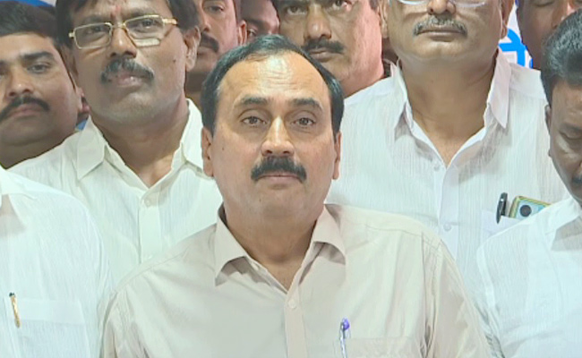 ఏ అభ్యర్థికి టికెట్ ఇచ్చినా గెలుపు కోసం కృషి చేస్తా: ఎమ్మెల్యే ఆర్కే | MLA Alla Ramakrishna ...