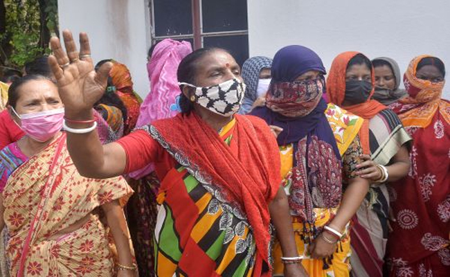సందేశ్‌ఖాలీలో పెల్లుబికిన నిరసనలు | Sandeshkhali on edge as fresh ...