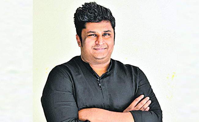 సీక్వెల్‌ ప్లాన్ ఉంది | Director Keerthi Kumar Interview about Chaari ...