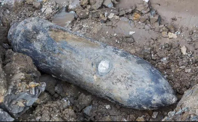 రెండో ప్రపంచయుద్ధం నాటి బాంబు వెలికితీత | World War II-era bomb safely ...